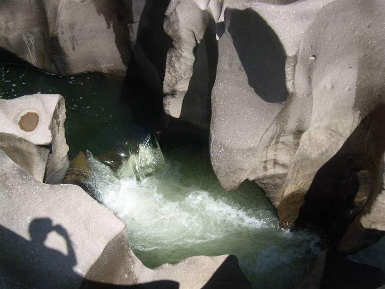 Vale da Lua: Cachoeira mais diferente da Chapada dos Veadeiros